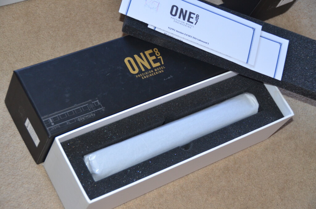 Brass Department | One87 SJ Type Y1 #1366 Diesel Rail Coach